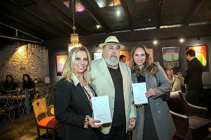 O VENTRE O VASO O CLAUSTRO - Mural do Paraná