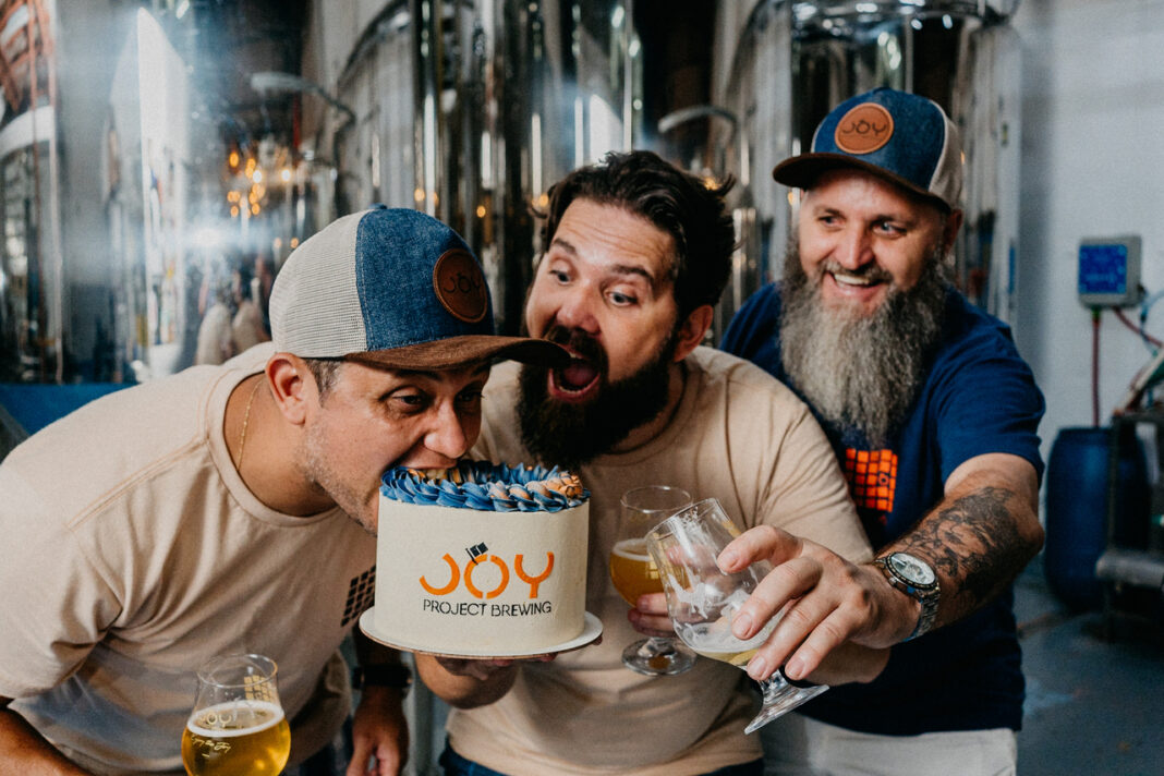 Cervejaria curitibana comemora 6 anos com shows gratuitos - Mural do Paraná